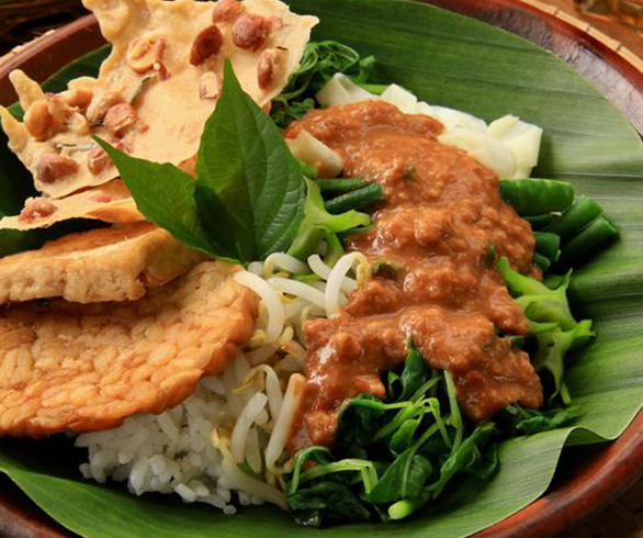 Arianaira | Pecel: Makanan Khas Indonesia, Kini Jadi Fenomena Global!